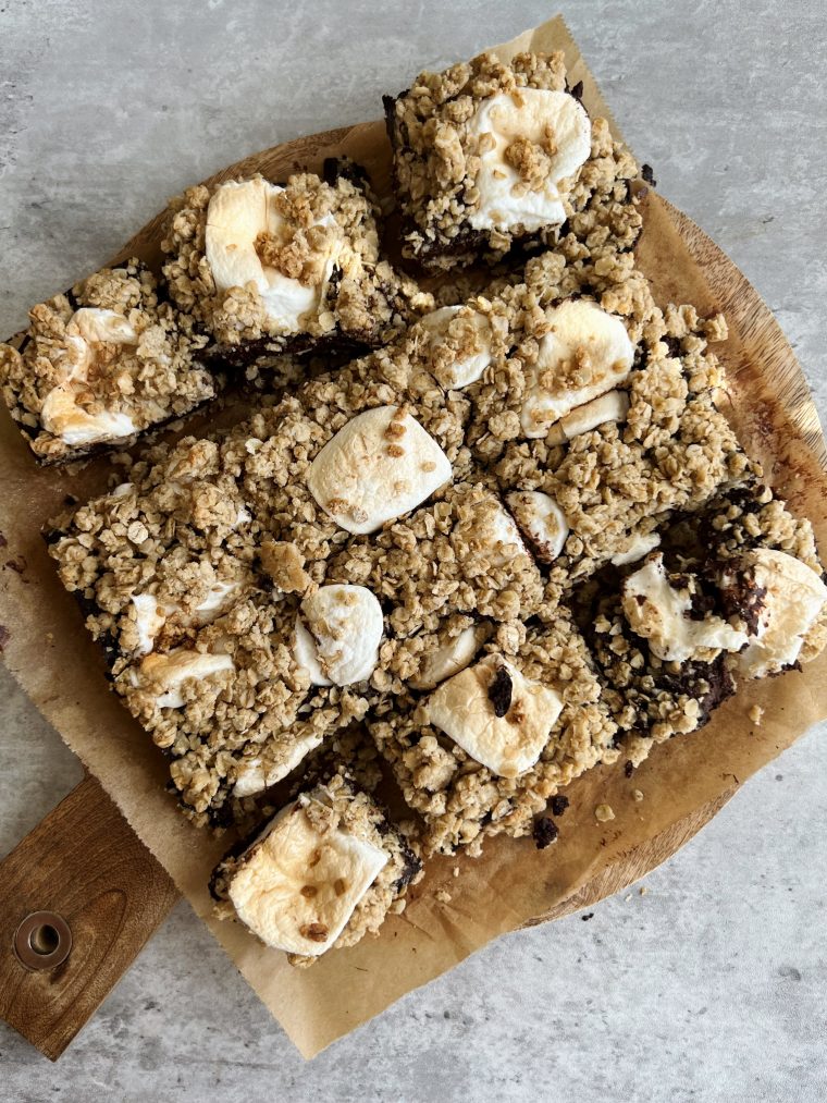S'mores Oatmeal Fudge Bars - Something Nutritious