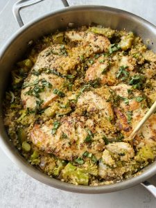 One-pan Chicken and Quinoa - Something Nutritious
